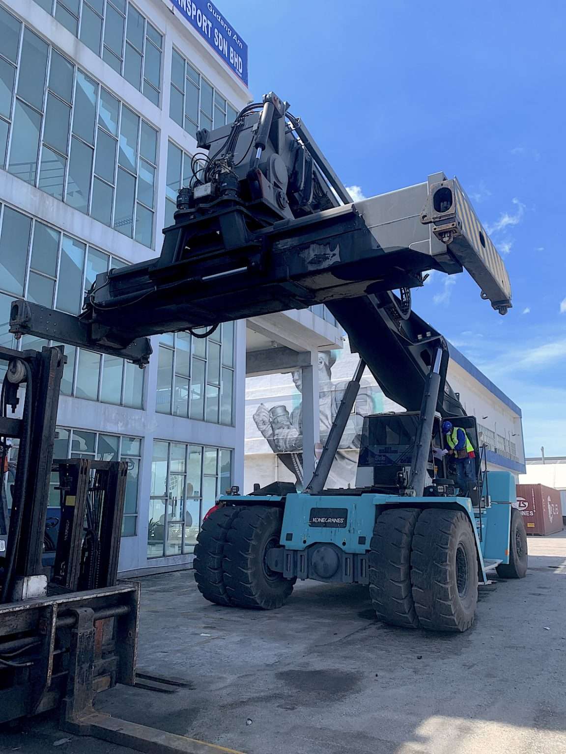 Reach Stacker Shipping Container Handler Training | Eversafe